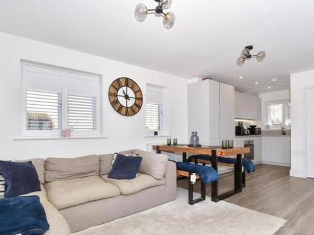 Albertine Road, Langley, 2 Bedroom Semi detached