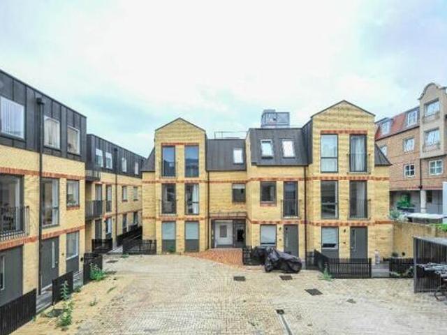 Albion Court, London, 1 Bedroom Flat