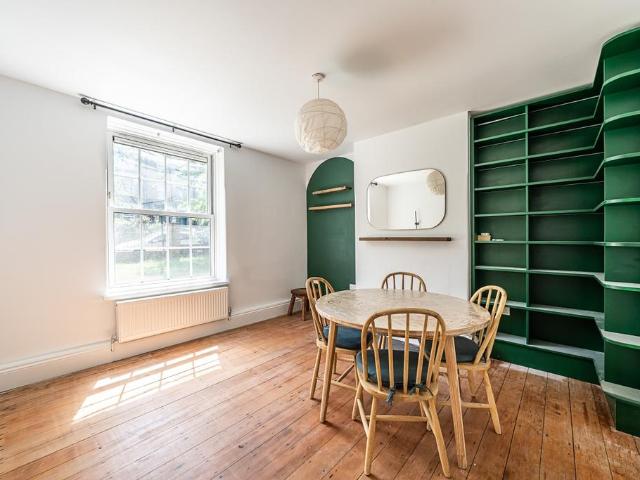 Albion Avenue London SW8 3 bed flat to rent £2,650 pcm £612 pw