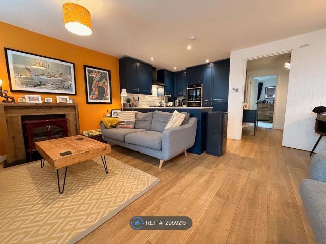 Albion Gardens, Edinburgh EH7, 2 bed flat to rent, £1,600 pcm | PrimeLocation