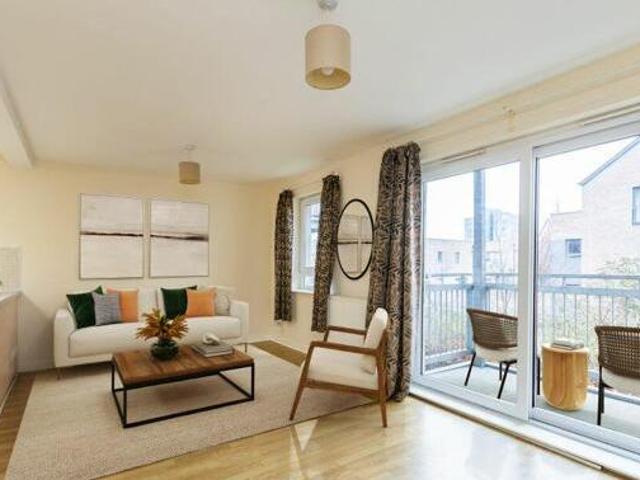 / Albion Gardens, Leith, 2 Bedroom Flat