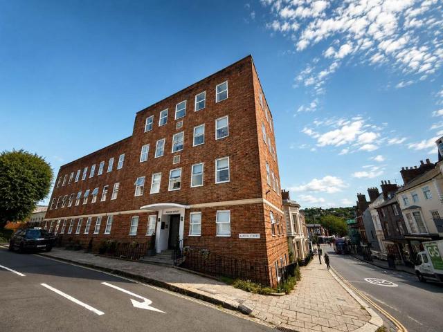 Albion House, Albion Street, Lewes 1 bed flat to rent £1,450 pcm £335 pw