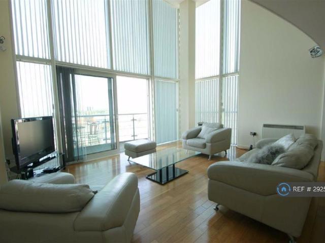 Albion St, Leeds, LS2 2 bed penthouse to rent £2,850 pcm £658 pw
