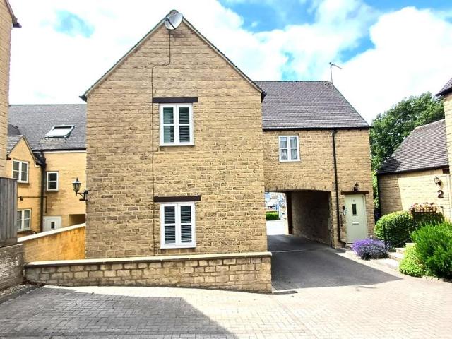 Albion Street, Chipping Norton OX7 2 bed ground floor maisonette to rent £1,350 pcm £312 pw