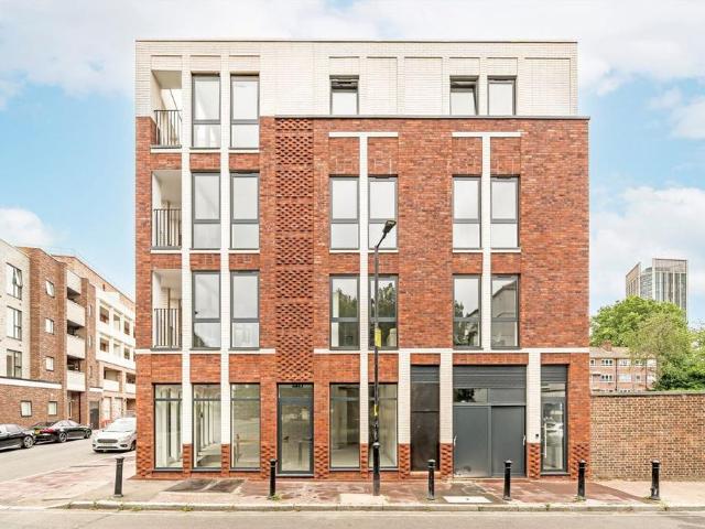 Albion Street, London SE16 1 bed flat to rent £2,250 pcm £519 pw