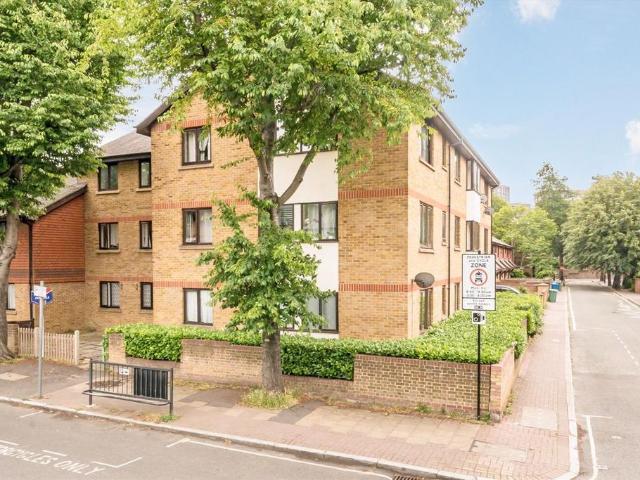 Albion Street, London SE16 2 bed flat to rent £2,100 pcm £485 pw