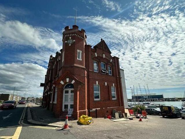 Albion Street, Southwick, 2 Bedroom Flat
