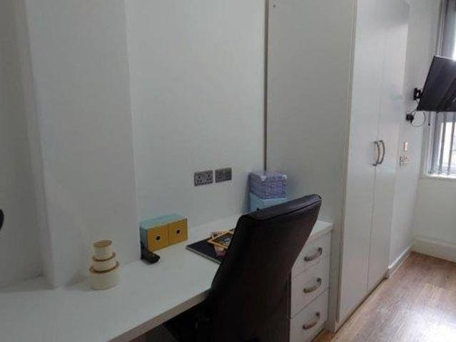 Albion Street 4 bed house share to rent £2,148 pcm £496 pw