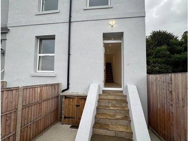 Albion Place, Hythe CT21, 3 bed flat to rent, £1,400 pcm | PrimeLocation