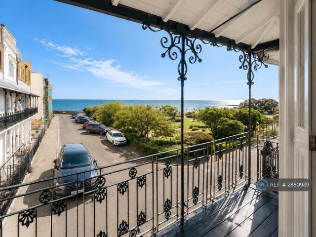 Albion Place, Ramsgate, CT11 2 bed flat to rent £1,050 pcm £242 pw