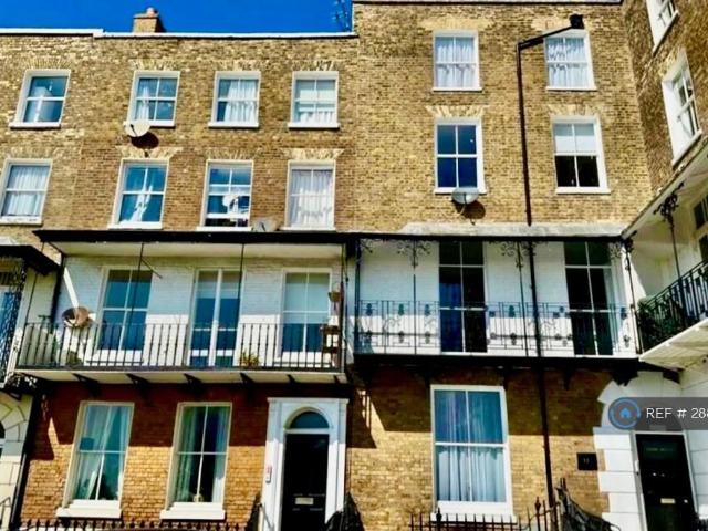 Albion Place, Ramsgate, CT11 2 bed flat to rent £1,050 pcm £242 pw