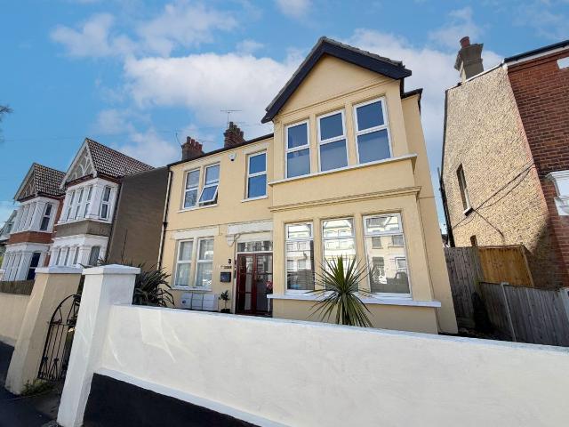 Albion Road, Westcliff On Sea SS0, 3 bed flat to rent, £1,500 pcm | PrimeLocation