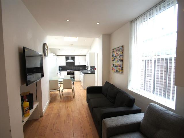 Albion Road, Fallowfield M14, 6 bed terraced house to rent, £585 pcm | PrimeLocation