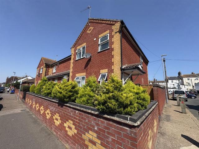 Albion Road, Great Yarmouth NR30, 3 bed end terrace house to rent, £990 pcm | PrimeLocation