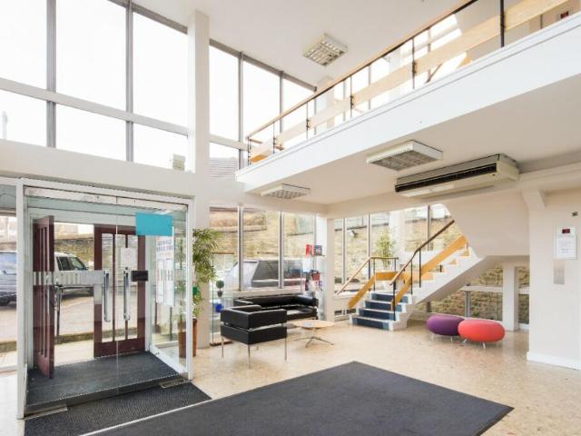 Albion Road, Greengates BD10 Mixed use to rent £1,365 pcm £315 pw