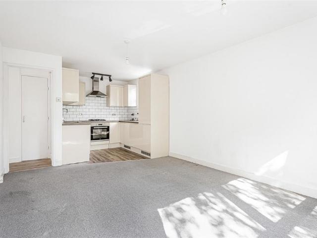 Albion Road, Sutton 1 bed flat to rent £1,450 pcm £335 pw