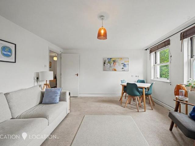 Albion Road, Sutherland Court, N16 2 bed flat to rent £2,400 pcm £554 pw