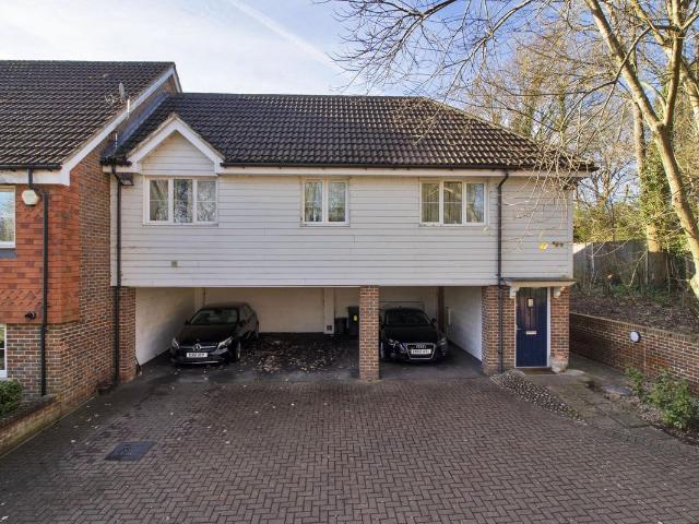 Albion Way, Edenbridge TN8, 2 bed flat to rent, £1,400 pcm | PrimeLocation