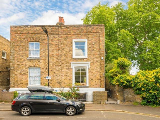 Albion Terrace, London E8 4 bed semi detached house to rent £5,950 pcm £1,373 pw