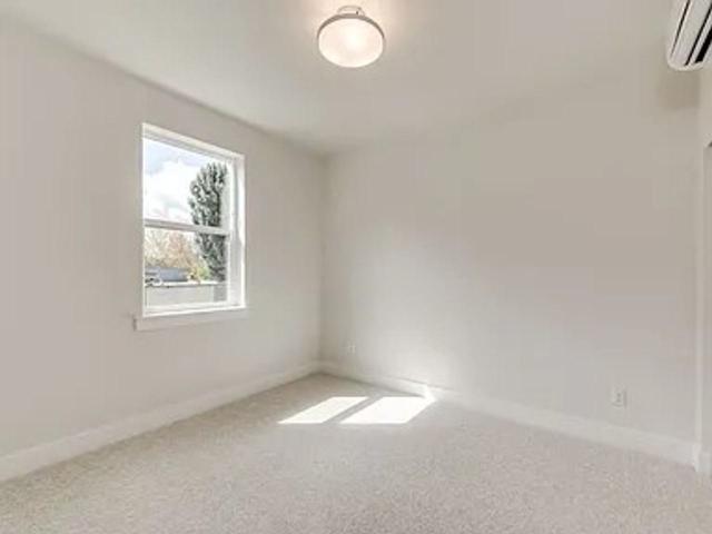 Albina Condominiums 2 Bedroom Apartment for Rent at 4785 N Albina Ave, Portland, OR 97217 Humboldt