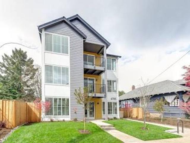 Albina Condominiums