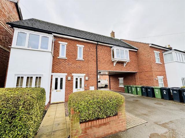 Alcester Road, Harvington WR11, 2 bed flat to rent, £925 pcm | PrimeLocation