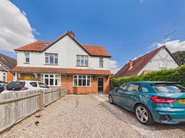Alcester Road, Stratford Upon Avon 3 bed semi detached house to rent £1,595 pcm £368 pw