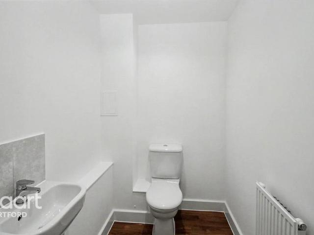 Alcock Crescent, Dartford 3 bed townhouse to rent £2,100 pcm £485 pw