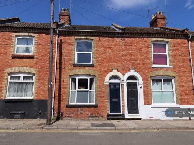 Alcombe Road, Northampton, NN1 2 bed terraced house to rent £1,025 pcm £237 pw