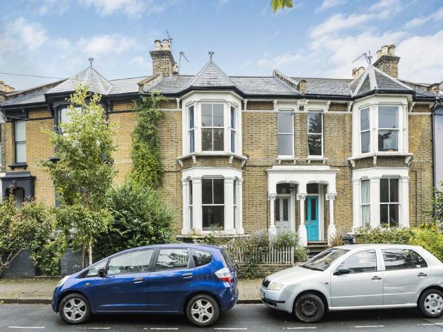 Alconbury Road, Clapton 2 bed flat to rent £2,750 pcm £635 pw