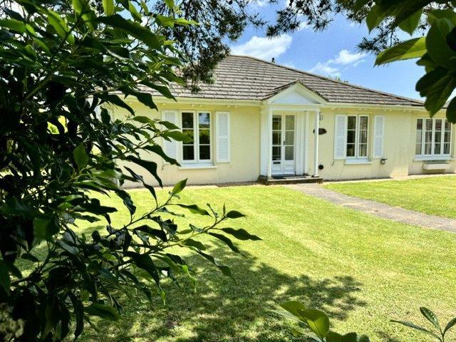 Aldwick Bay, Aldwick, PO21 3 bed bungalow to rent £2,250 pcm £519 pw