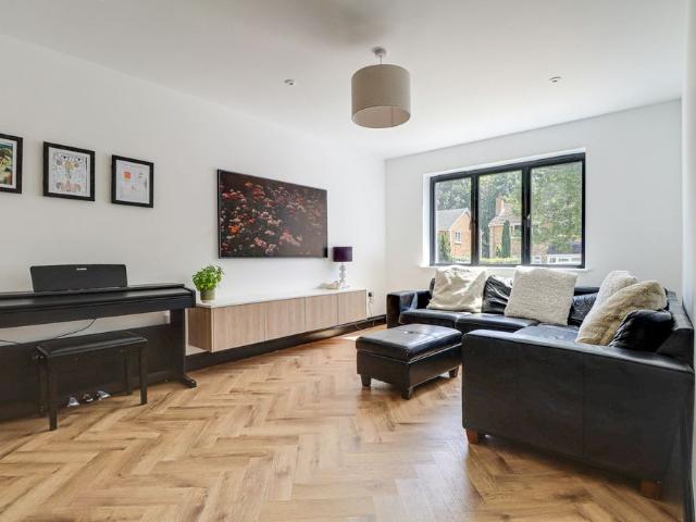 Aldwick Road, Harpenden, Hertfordshire, AL5 1NG