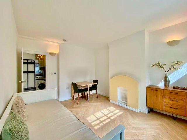 Aldwych Buildings, Covent Garden WC2B, 1 bed flat to rent, £2,750 pcm | PrimeLocation