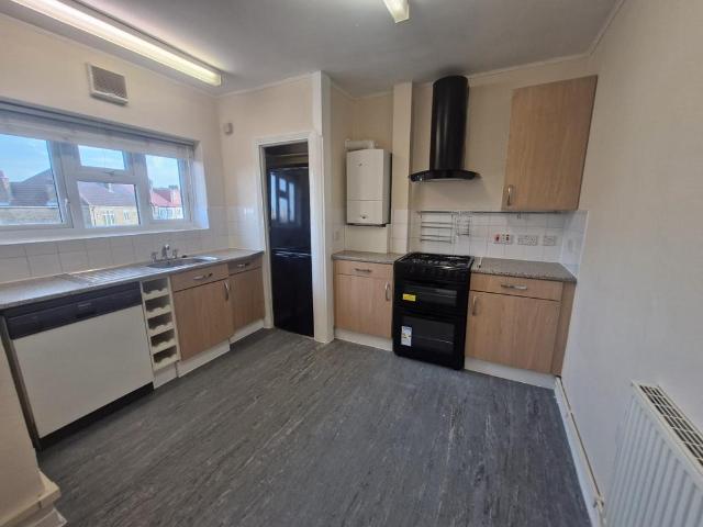 Aldborough Court, Ilford IG2 2 bed flat to rent £9,100 pcm £2,100 pw