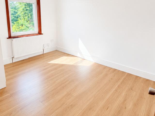 Aldborough Road South, Ilford, IG3 3 bed flat to rent £2,300 pcm £531 pw