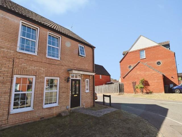 Alder Covert, Thetford IP24 3 bed semi detached house to rent £1,425 pcm £329 pw