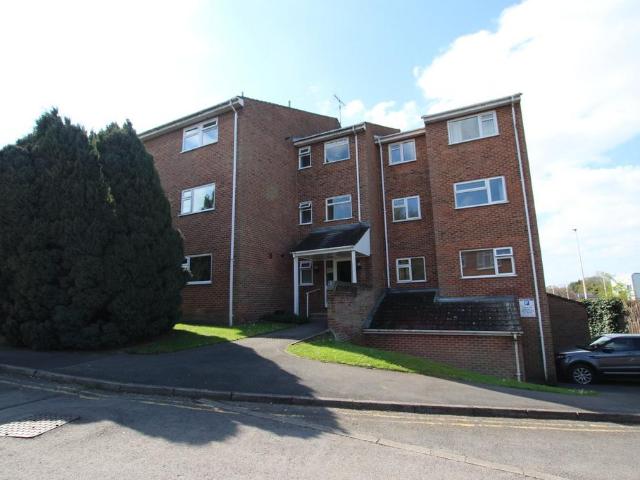 Alderman Willey Close, Berkshire RG41 2 bed apartment to rent £1,395 pcm £322 pw