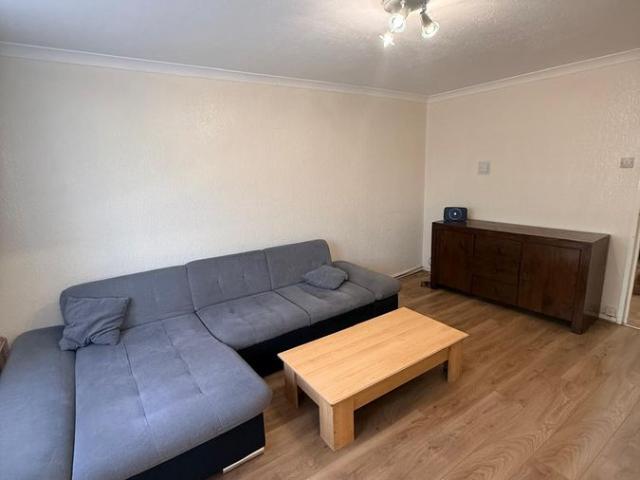Alderman Close, Hatfield AL9, 1 bed flat to rent, £1,250 pcm | PrimeLocation