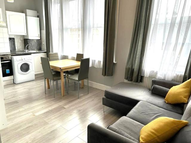 Aldermans Hill, Palmers Green, London N13, 1 bed flat to rent, £1,400 pcm | PrimeLocation