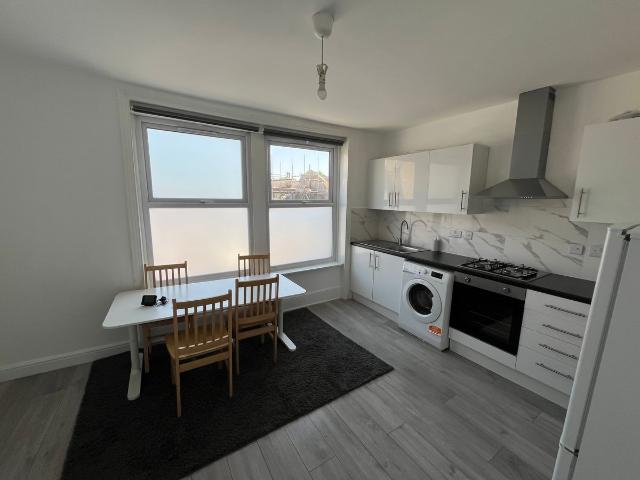 Aldermans Hill, Southgate N13, 2 bed flat to rent, £1,900 pcm | PrimeLocation