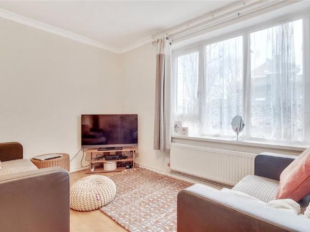 Alderney House, Channel Islands. 3 bed terraced house to rent £3,100 pcm £715 pw