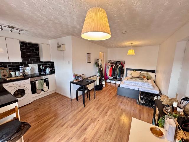 Alderney Street, Nottingham NG7, Studio to rent, £800 pcm | PrimeLocation