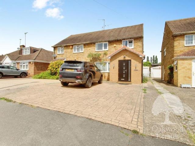 Alderbury Road, Langley SL3 3 bed semi detached house to rent £2,100 pcm £485 pw