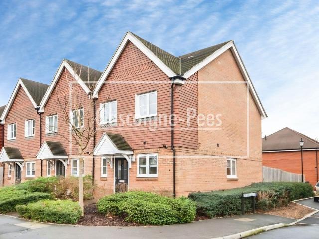 Alderbank Drive, Godalming GU7, 2 bed property to rent, £1,950 pcm | PrimeLocation