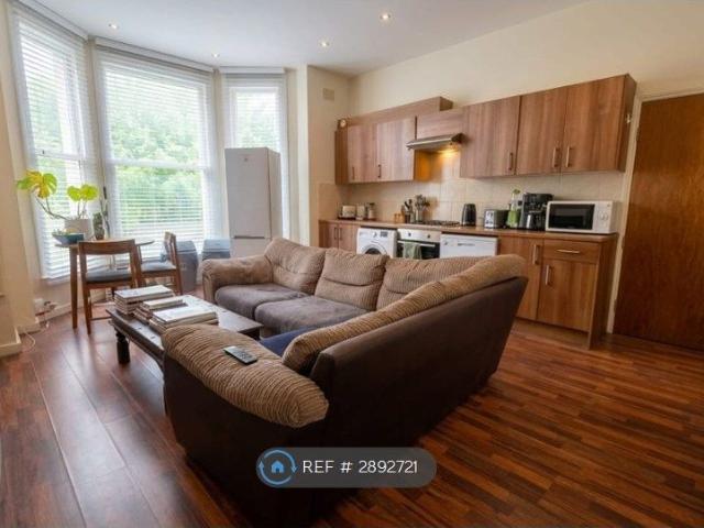 Alderbrook Road, London SW12, 3 bed flat to rent, £3,000 pcm | PrimeLocation
