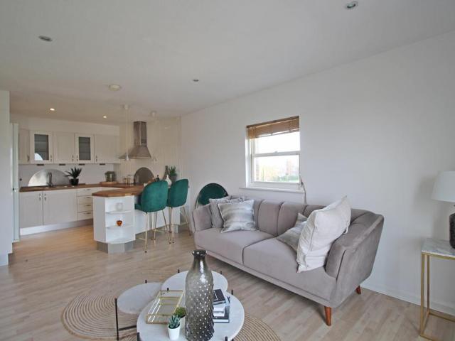 Alders Close, Ealing, W5 4JF 1 bed flat to rent £1,800 pcm £415 pw
