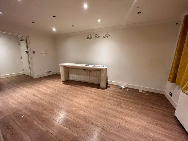 Alders Close, London E11, 3 bed flat to rent, £2,100 pcm | PrimeLocation