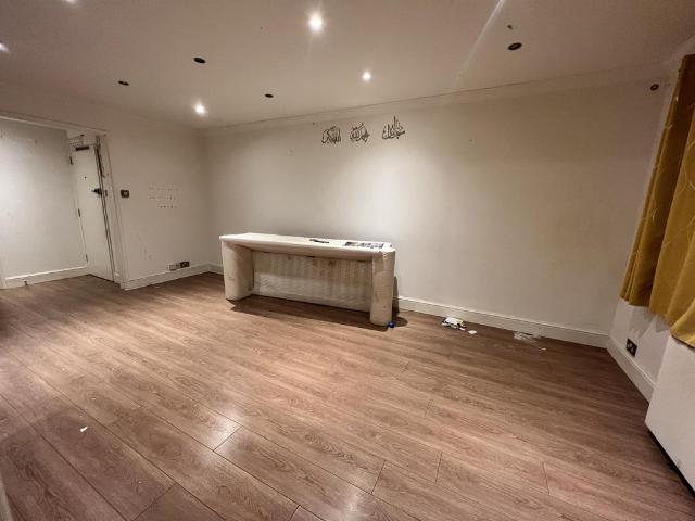 Alders Close, London E11 3 bed flat to rent £2,100 pcm £485 pw