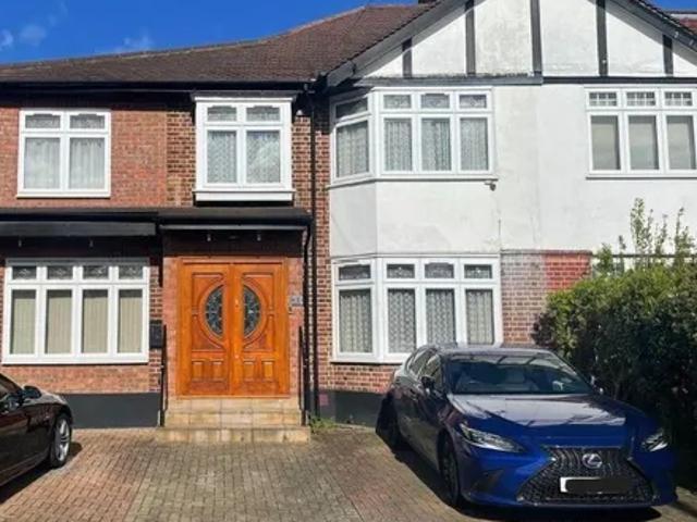 Alders Close, London, HA8 9QQ, United Kingdom | 4 bed duplex for rent #167072573 | Rentberry