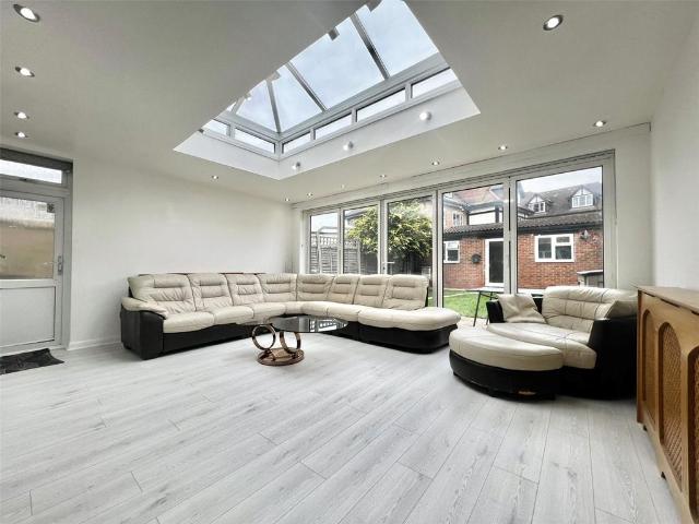 Alders Road, Edgware HA8 4 bed house to rent £3,700 pcm £854 pw